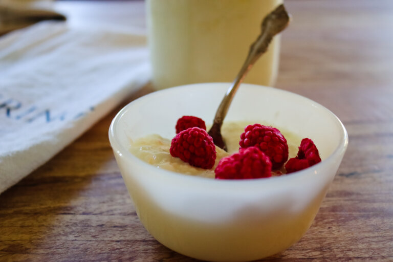 How to Make Homemade Yogurt That's Thick and Creamy