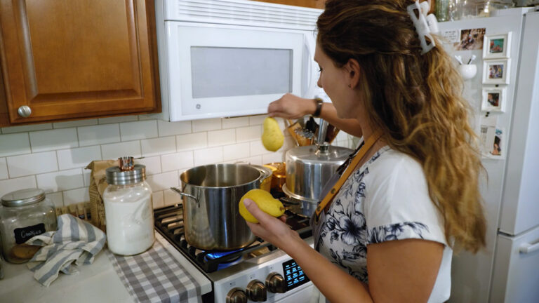 How to Can Pears the EASY Way - Melissa K. Norris